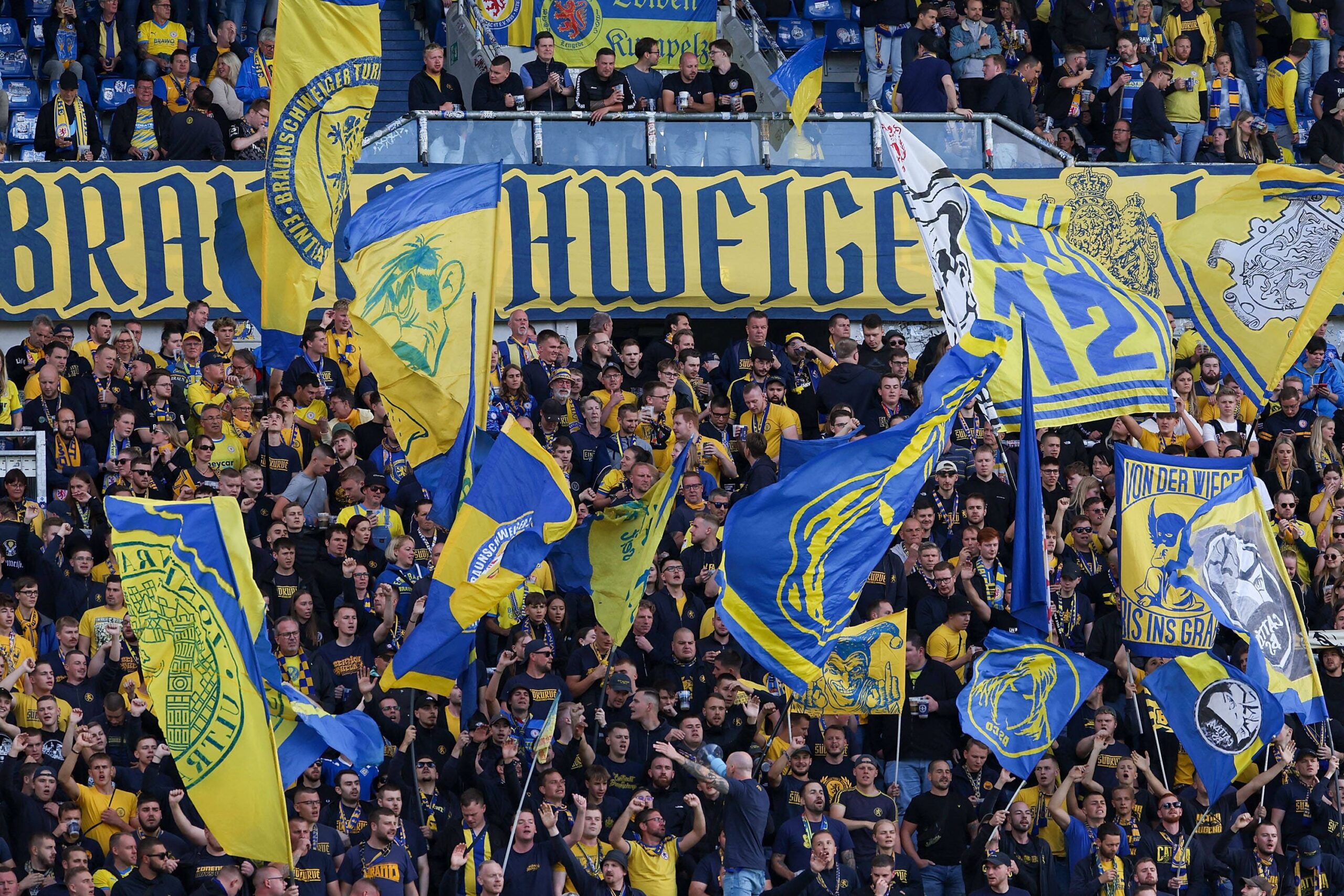 2. Bundesliga heute: Braunschweig versetzt Schalke 04 einen Dämpfer ...